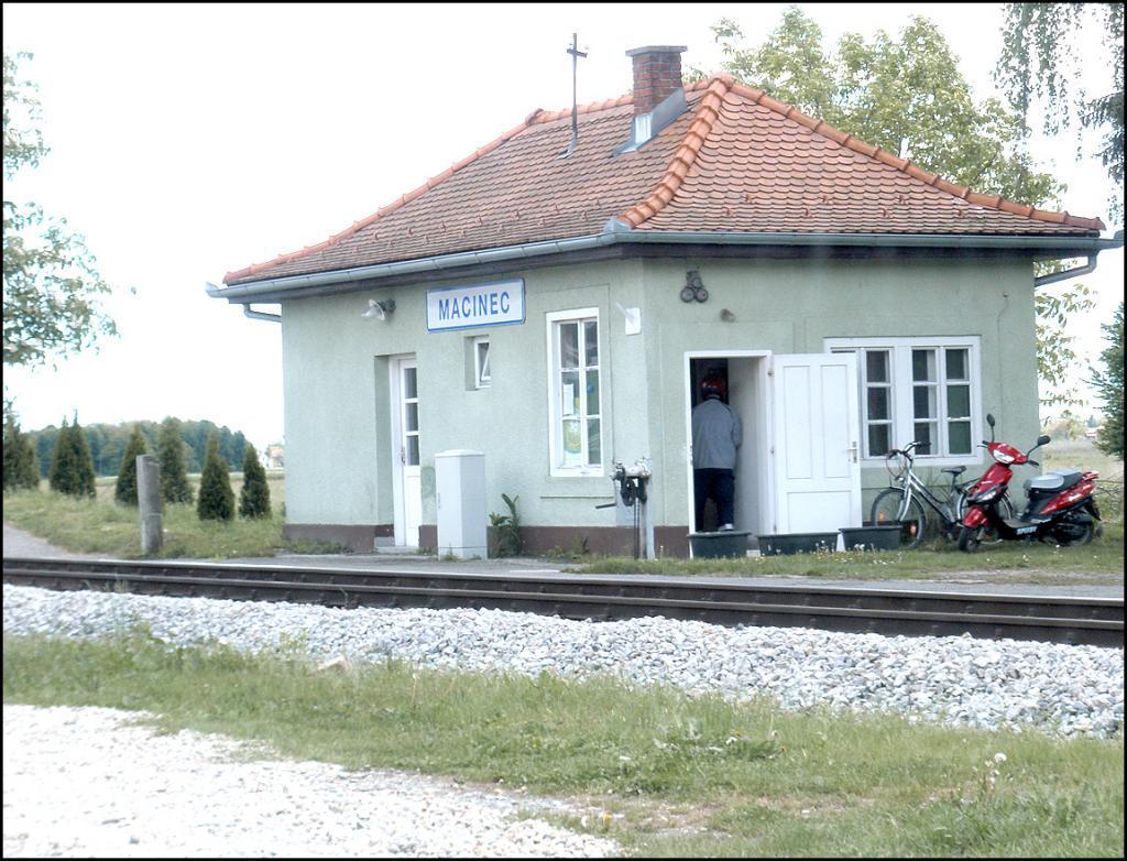 SITNICE (NE) ČINE POVIJEST